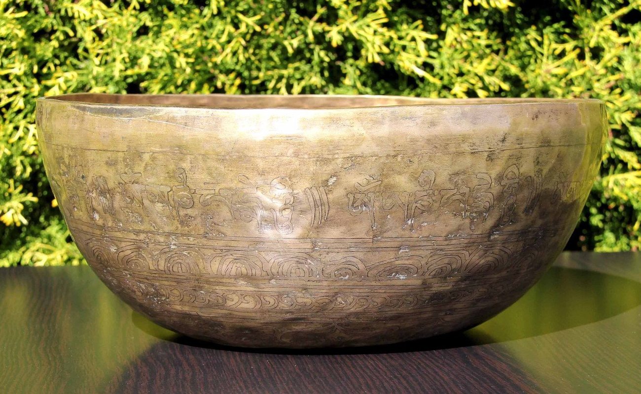 Healing Singbowl - Hand Beaten - Blessed Bowls . - Singbowls